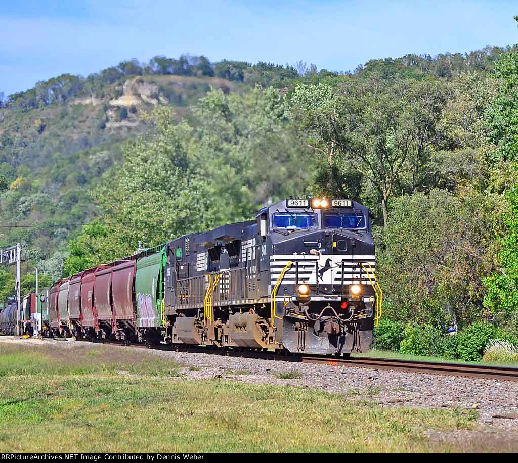 NS 9611, BNSF's Aurora Sub.